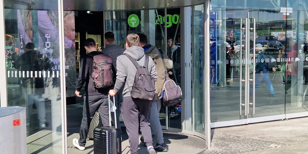 Germany: Net migration falls as fewer arrivals recorded in 2024 – THE ...